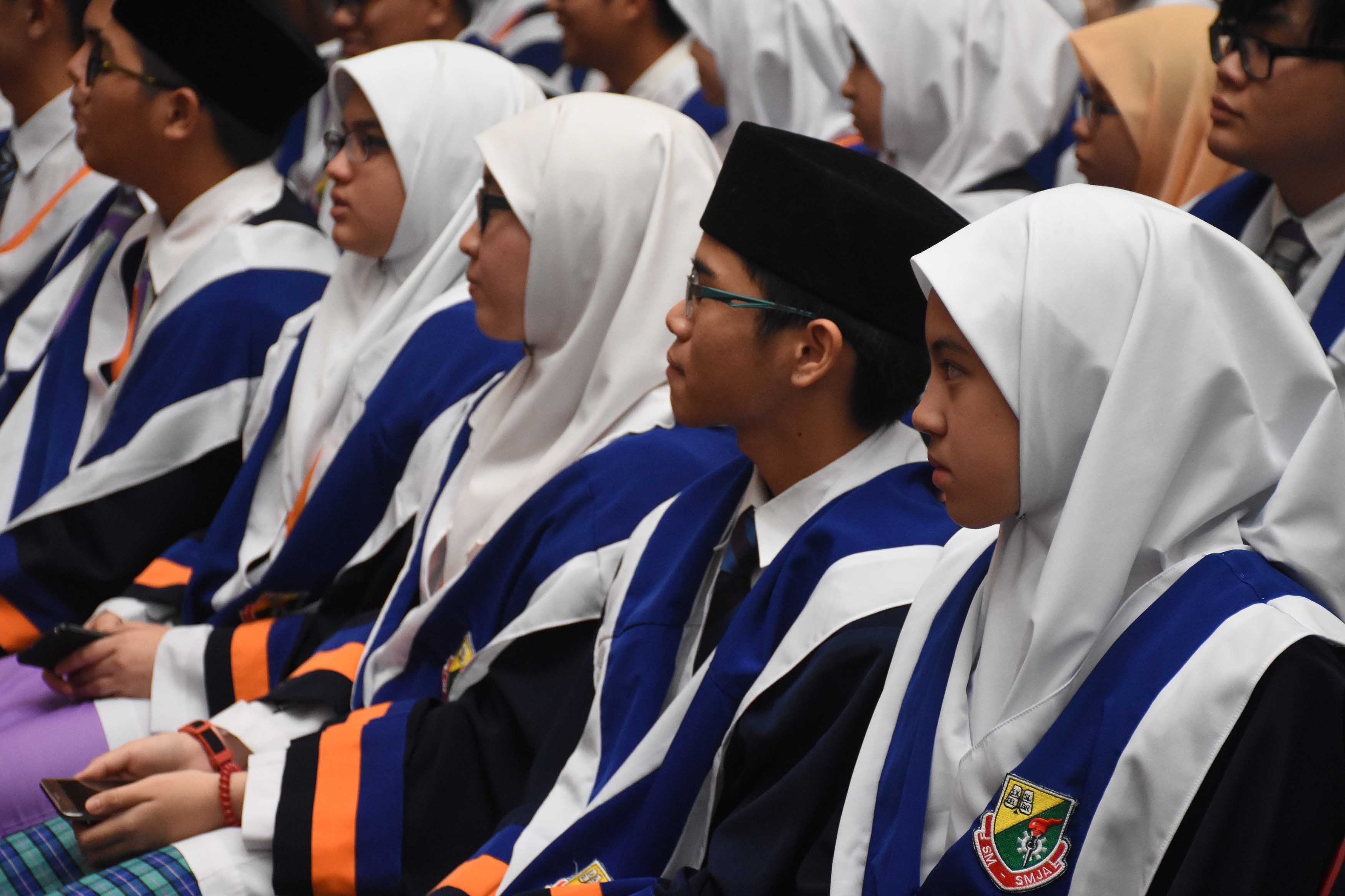 Berita - SM SMJA raikan pelajar cemerlang Peperiksaan...