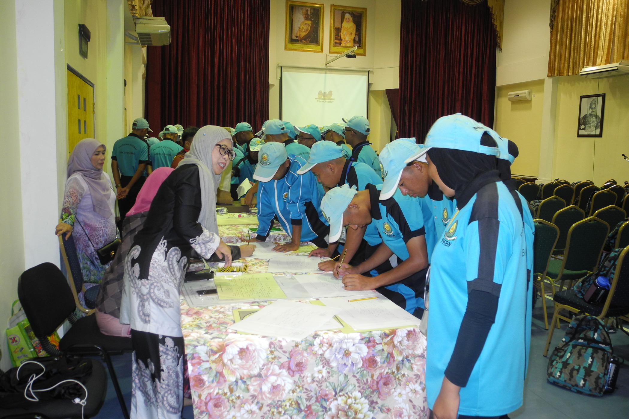 Berita - Pelatih PKBN lawat Pusat Sejarah Brunei