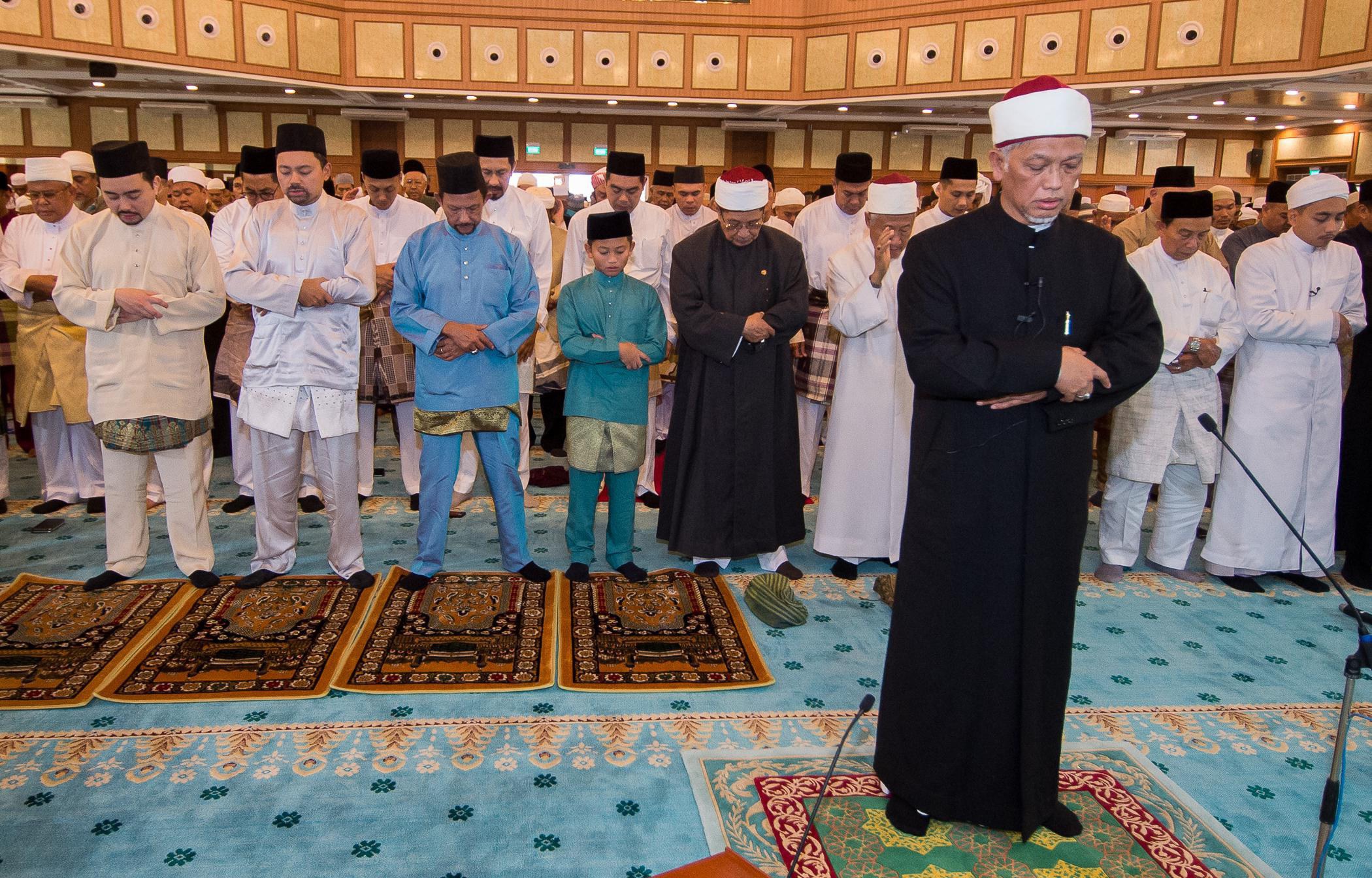 Berita - Kebawah DYMM berkenan merasmikan Masjid Hassanal...