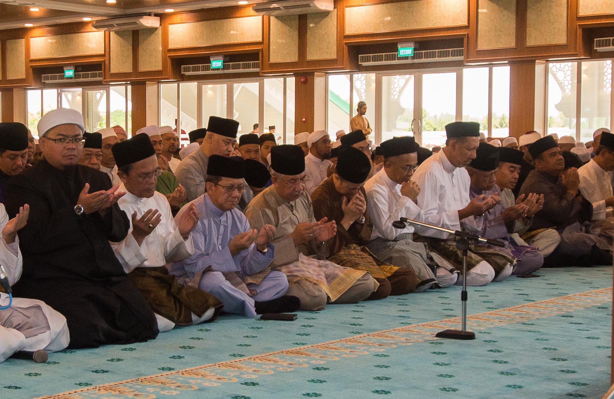 Berita - Kebawah DYMM berkenan merasmikan Masjid Hassanal...