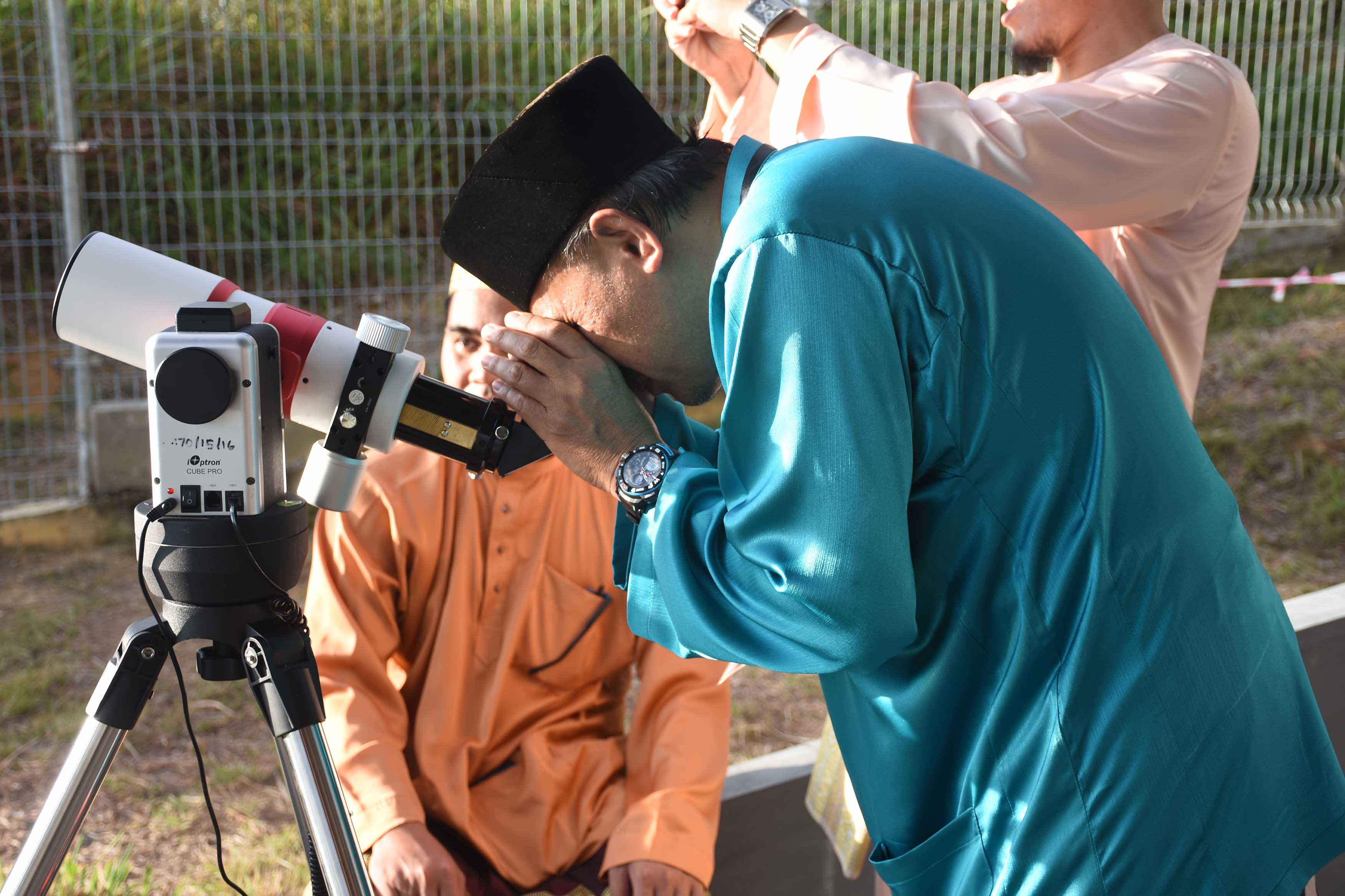 Berita - Awal Hilal di Bukit Ambok tidak sabit kelihatan...