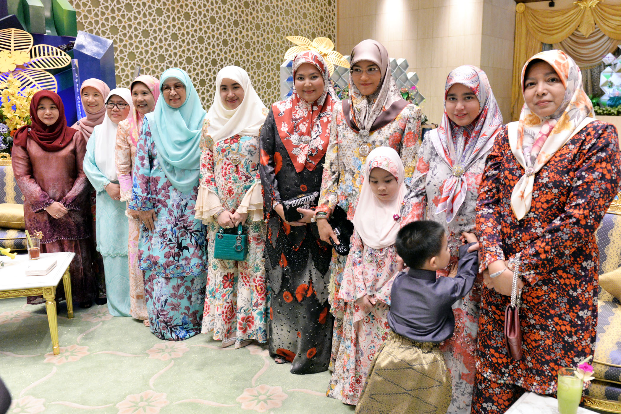 Berita - Kongsi kegembiraan Hari Raya bersama pembesar...
