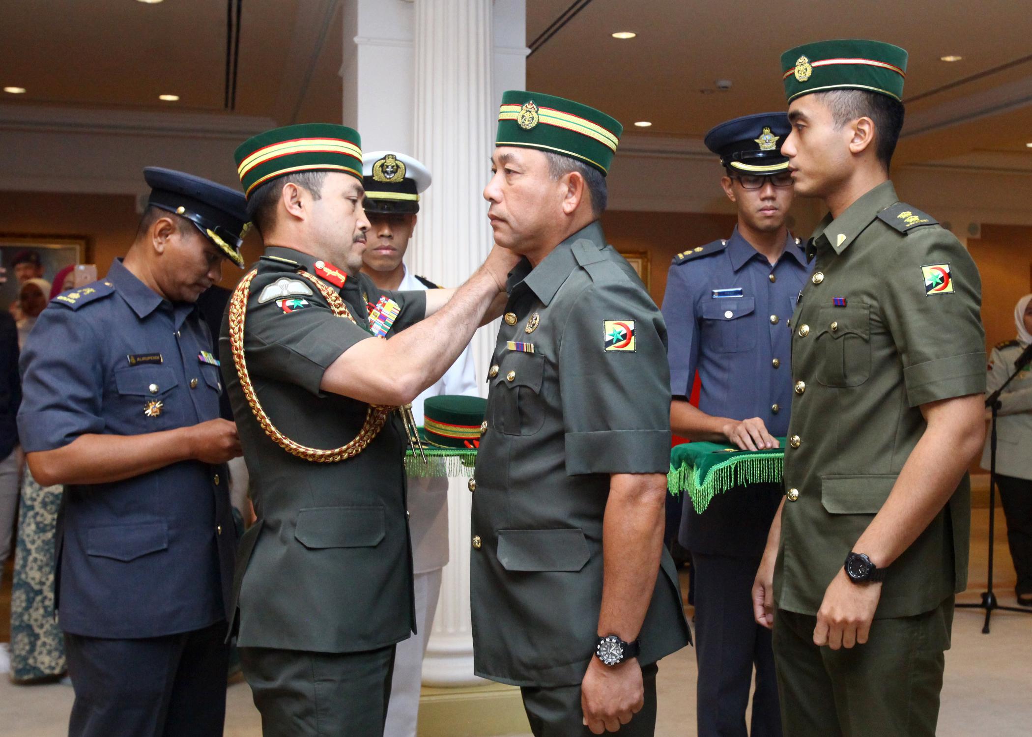 Berita - 18 Pegawai ABDB dinaikkan pangkat