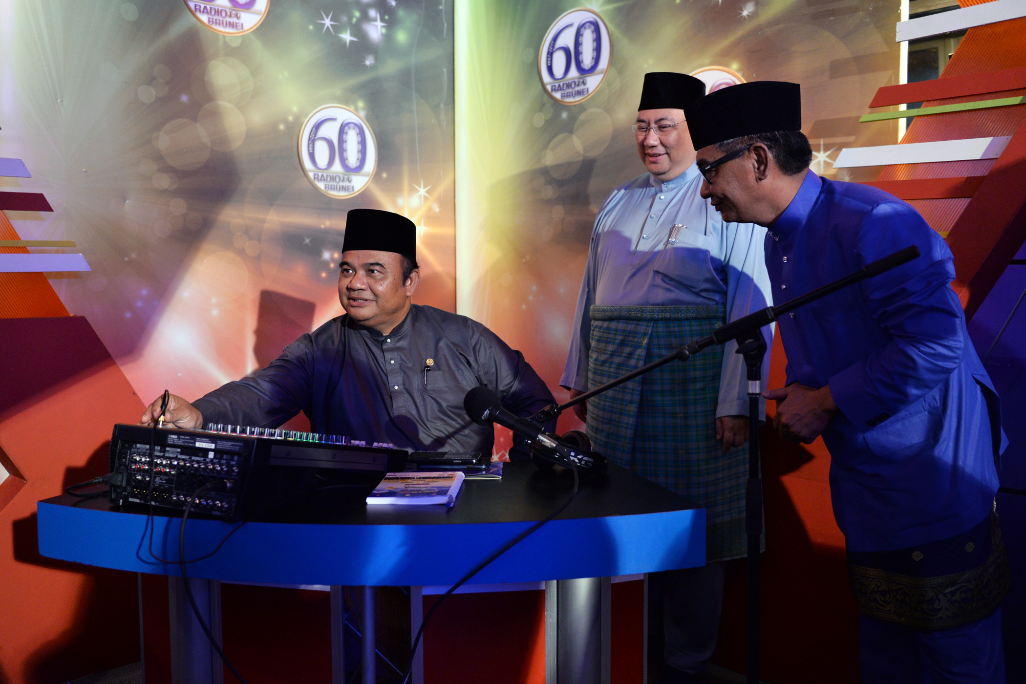 Berita - Radio Brunei lakar sejarah rai Jubli Intan...