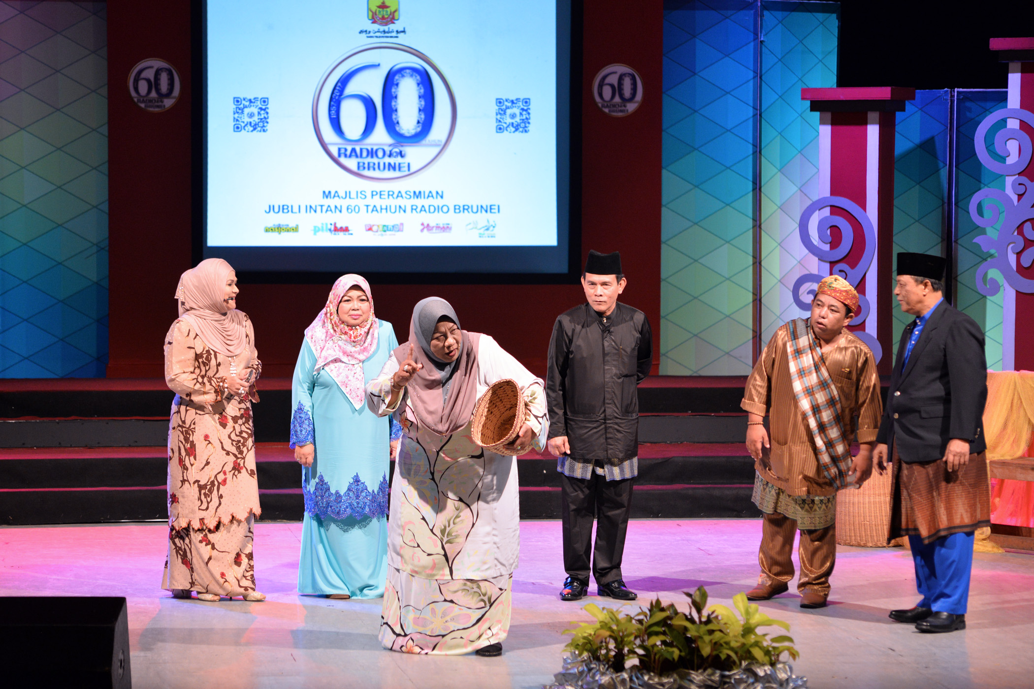 Berita - Radio Brunei lakar sejarah rai Jubli Intan...