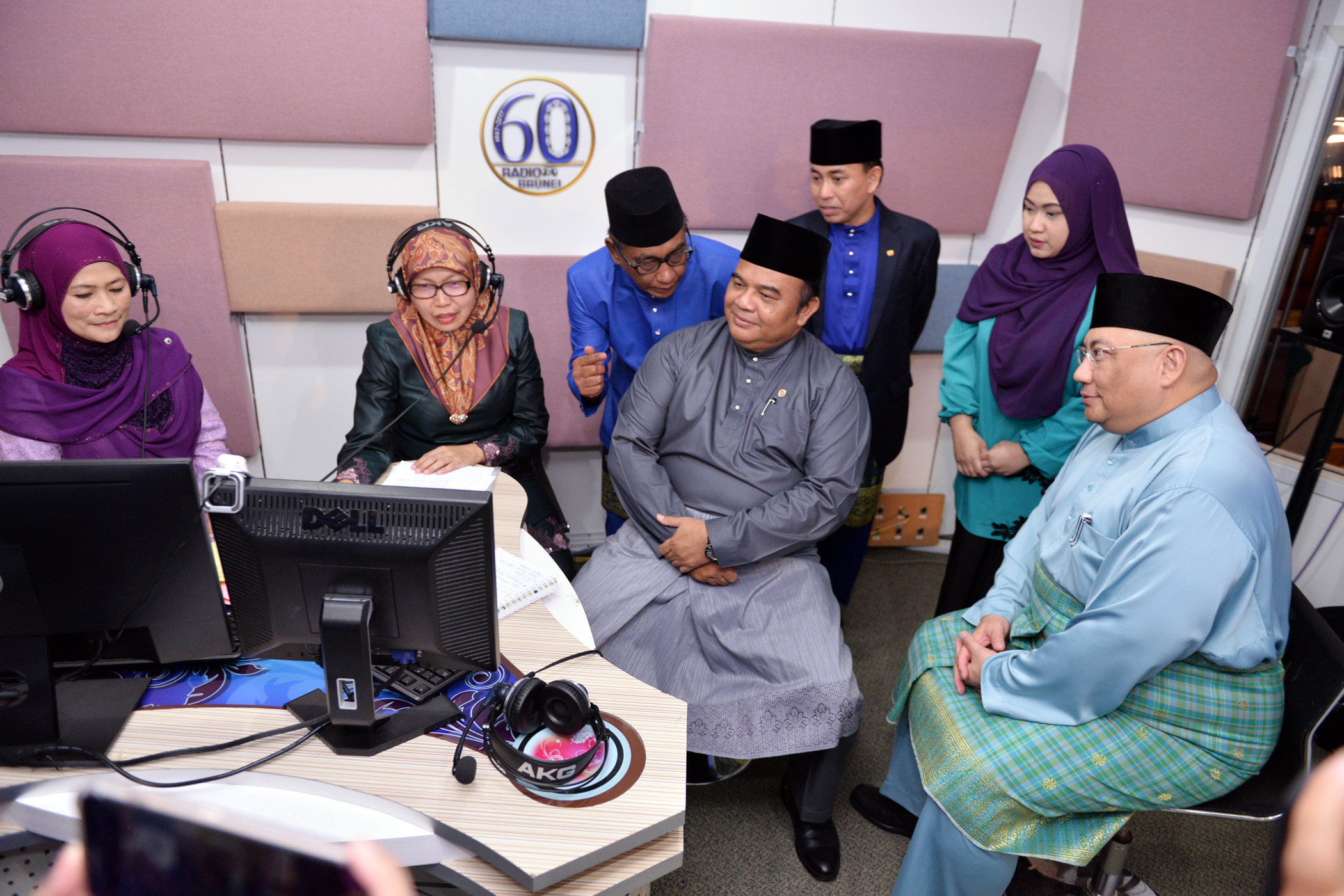 Berita - Radio Brunei lakar sejarah rai Jubli Intan...