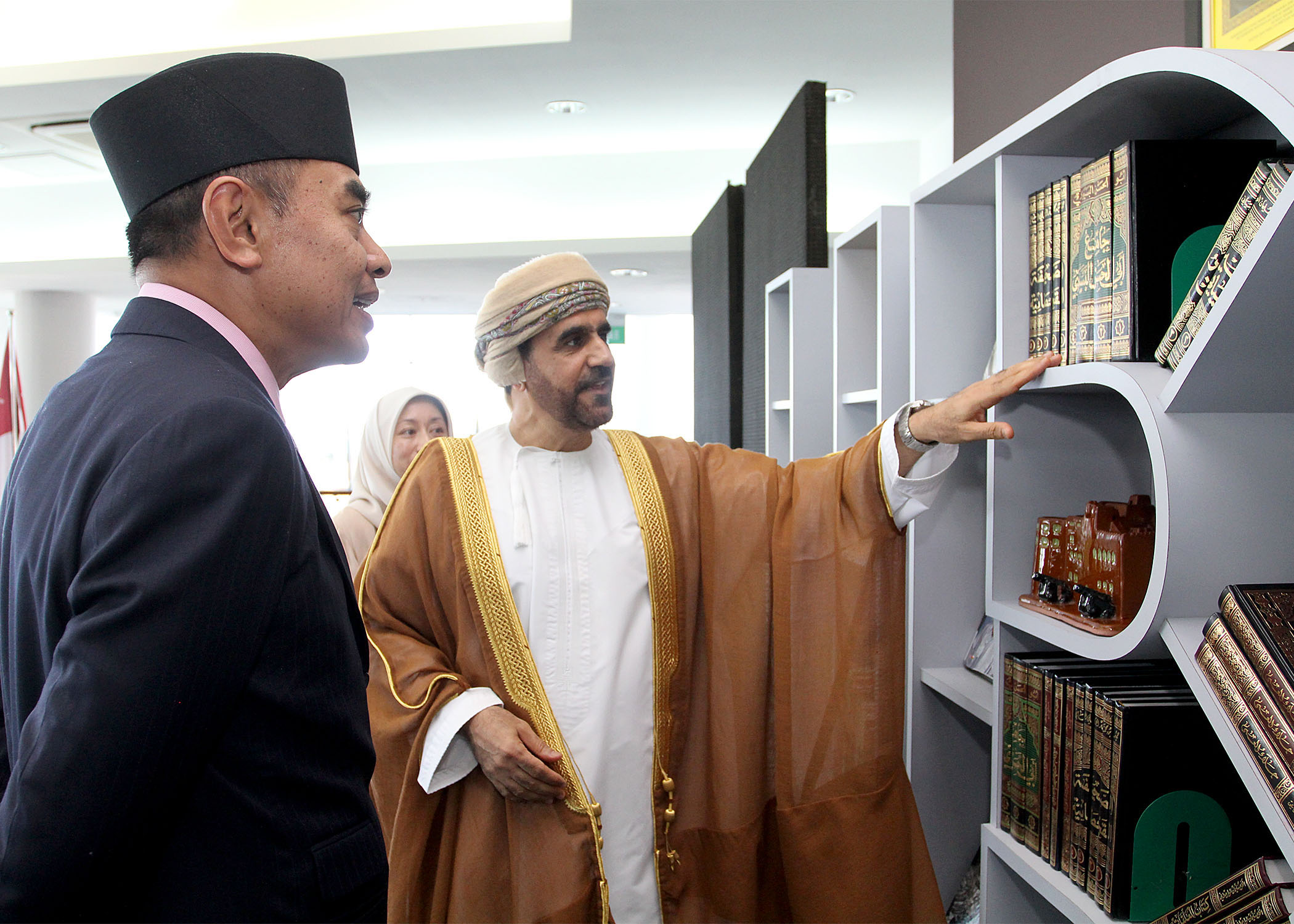 Berita - Sudut Oman di Business Library, UBD