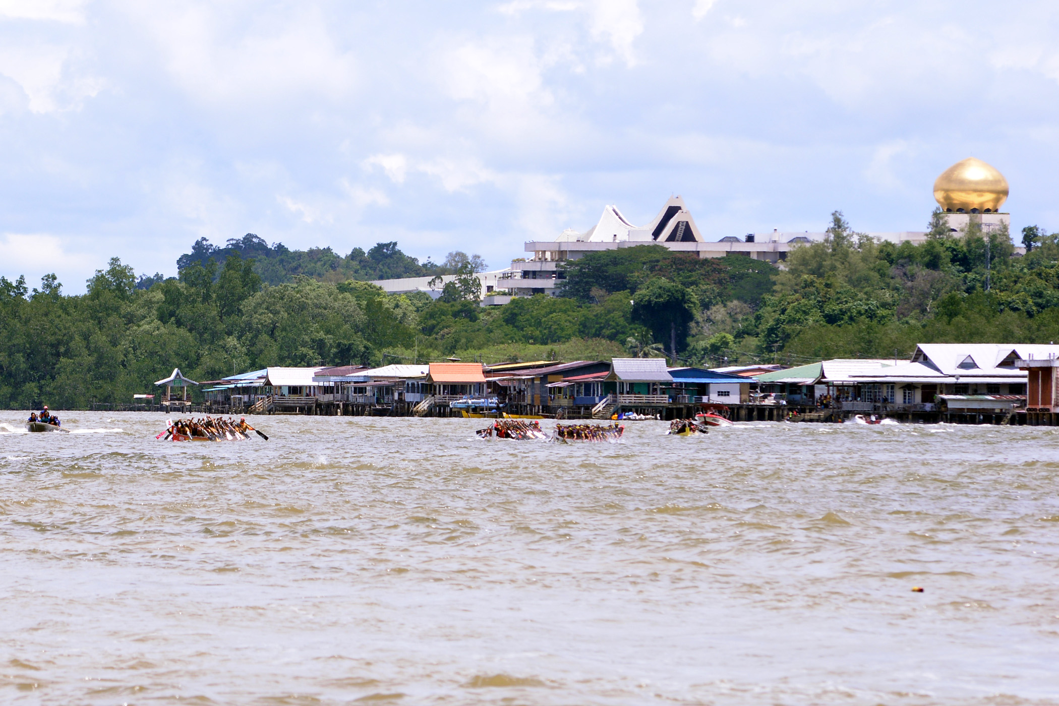 Berita - Pasukan Majlis Lumba Perahu Lela Cheteria...