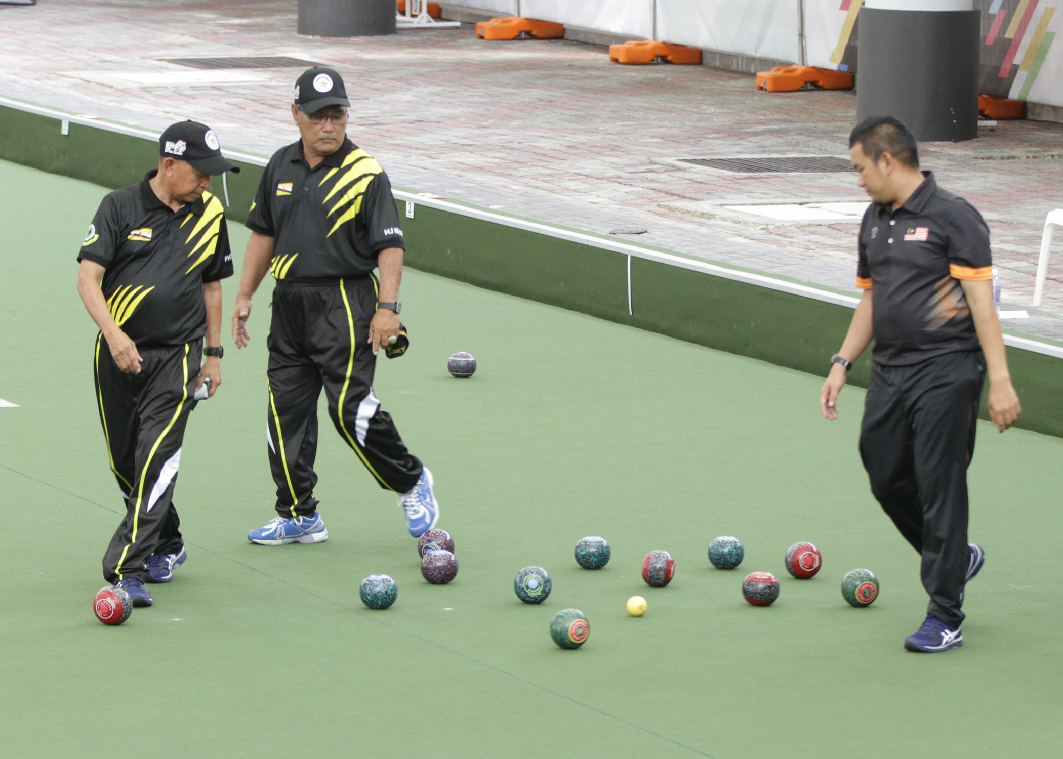 Berita - Boling padang hadiah perak buat negara