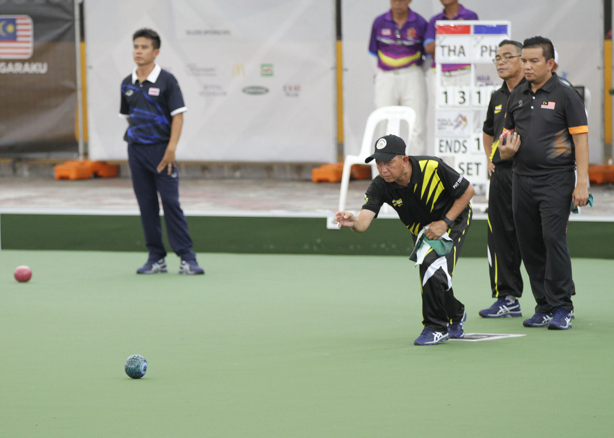 Berita - Boling padang hadiah perak buat negara