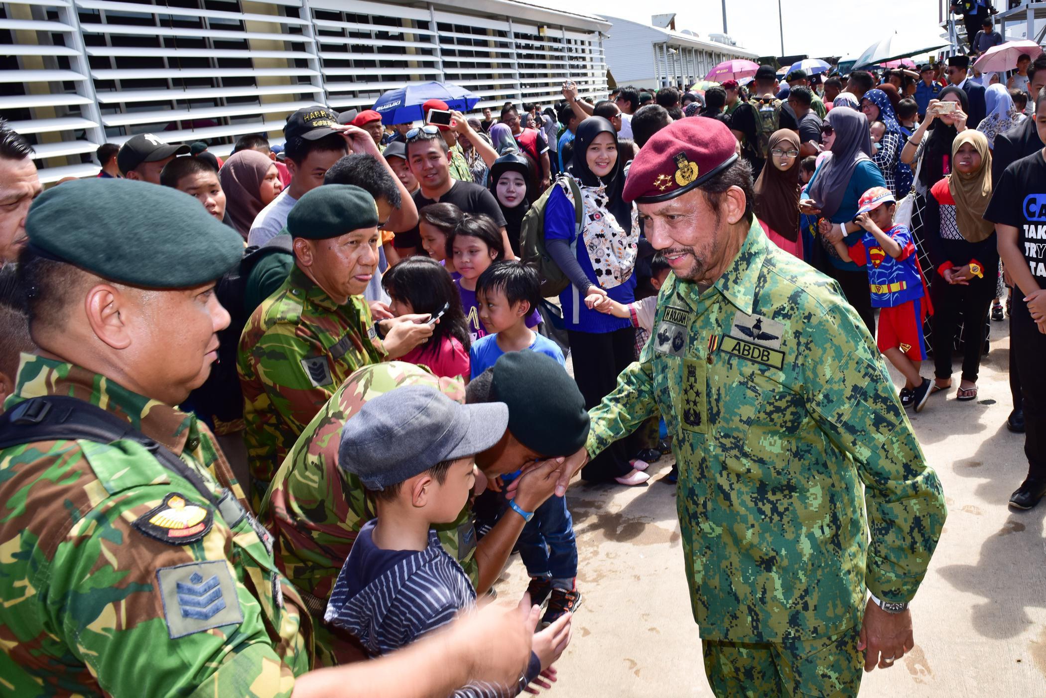 Berita - Berkenan berangkat ke Upacara Perbarisan...
