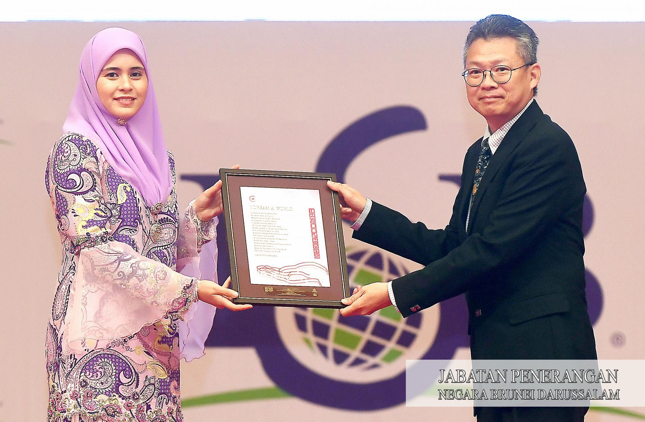 Berita 2021c - Persidangan Isu-Isu Global Borneo dirasmikan...