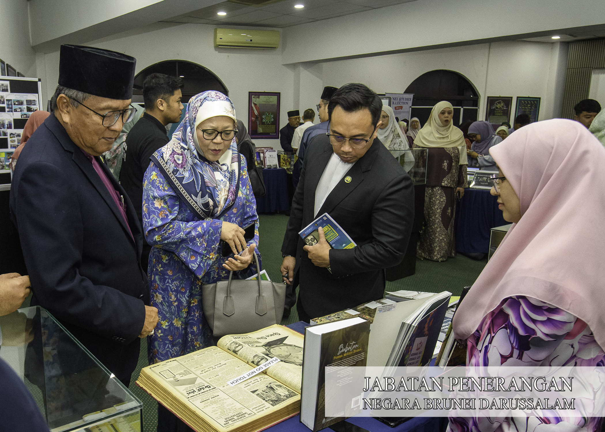 Berita Terkini - PSB anjur Mini Karnival Perpustakaan, Simposium...