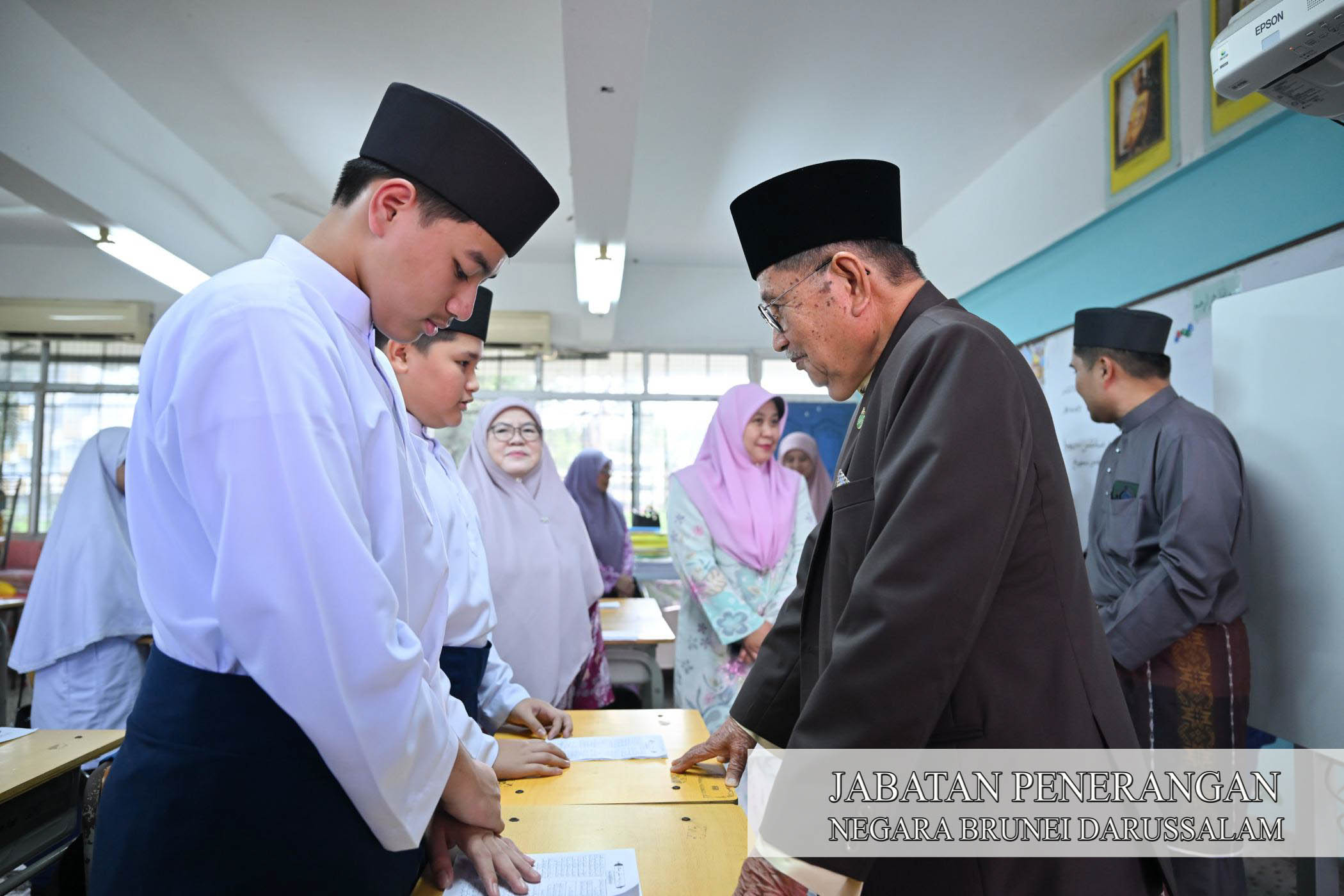 Berita Terkini - Tinjau pelaksanaan pengajaran, pembelajaran...